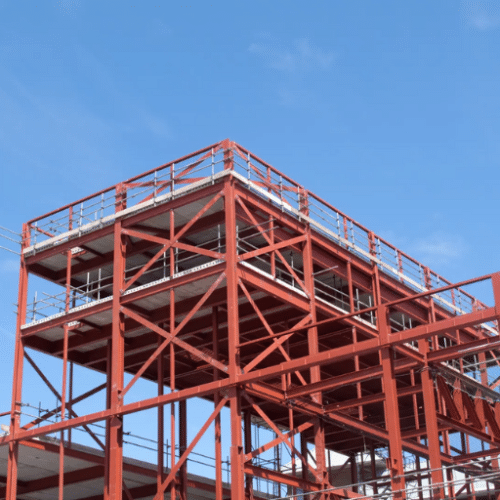 Hierro rojo vs. acero: Cómo elegir la solución de construcción adecuada